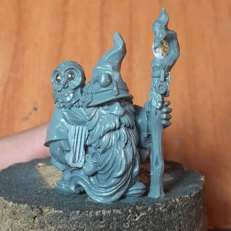 MOMminiaturas’ New Beardy Wizard Weaves His Spells – OnTableTop – Home ...
